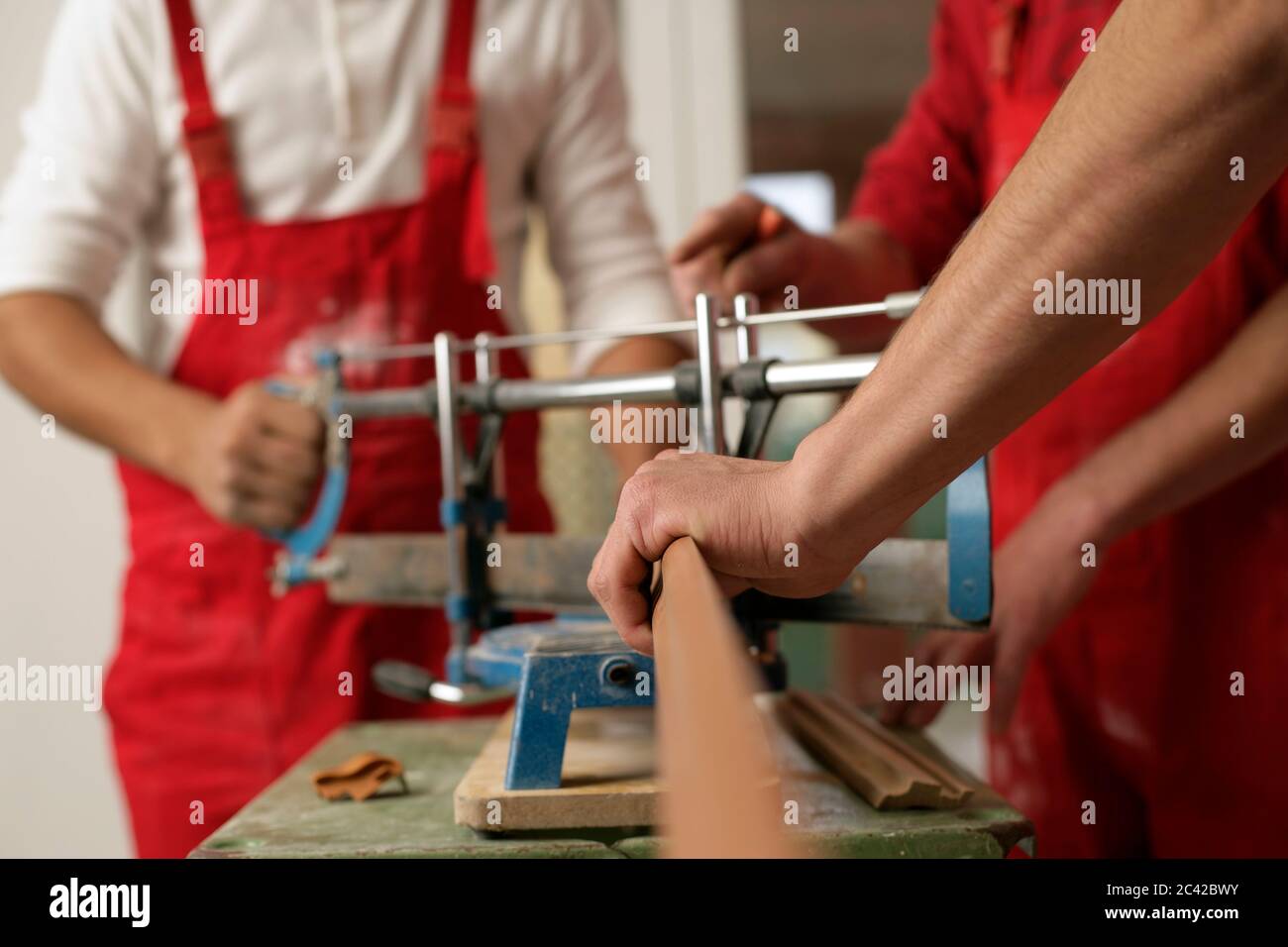Two men saw hi-res stock photography and images - Alamy