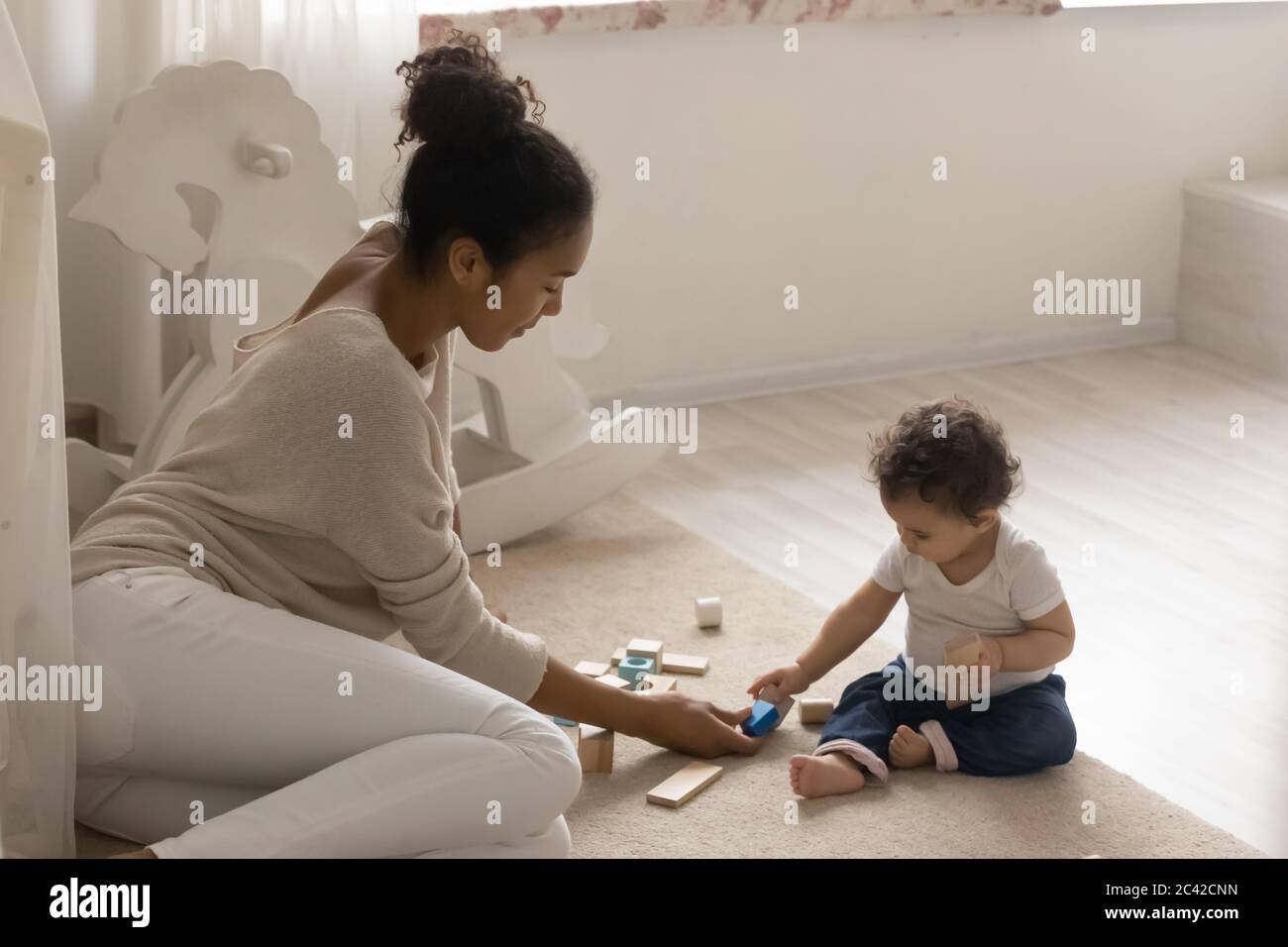 African american girl building blocks hi-res stock photography and images - Alamy