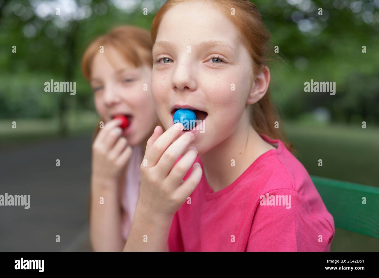 Twins eat chewing gum Stock Photo - Alamy