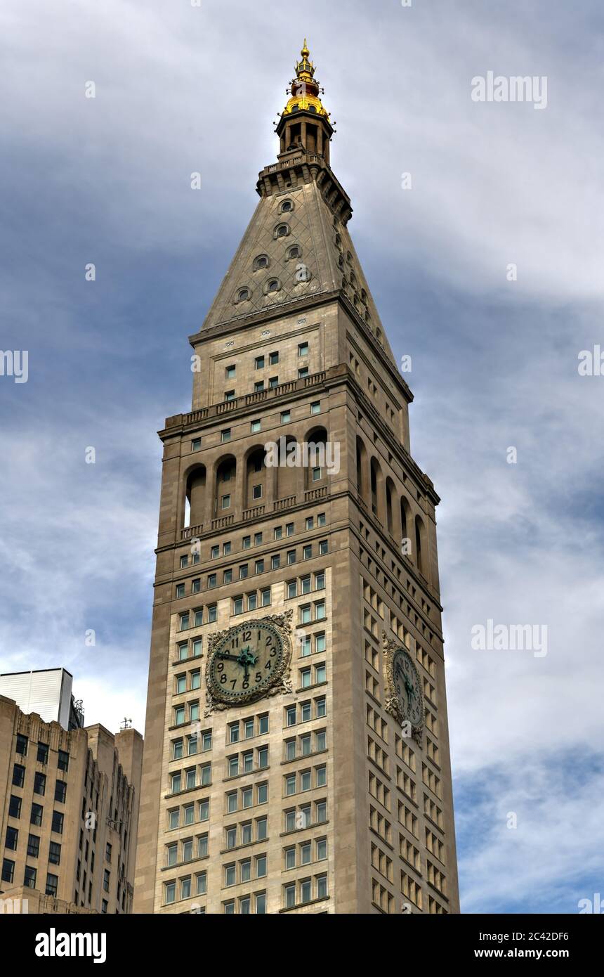 Clock Tower Of The Metropolitan Life Insurance Company Building High ...