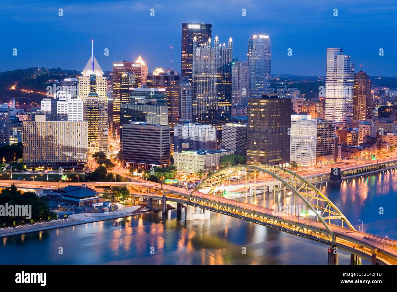 Pittsburgh skyline & Fort Pitt Bridge over the Monongahela River ...