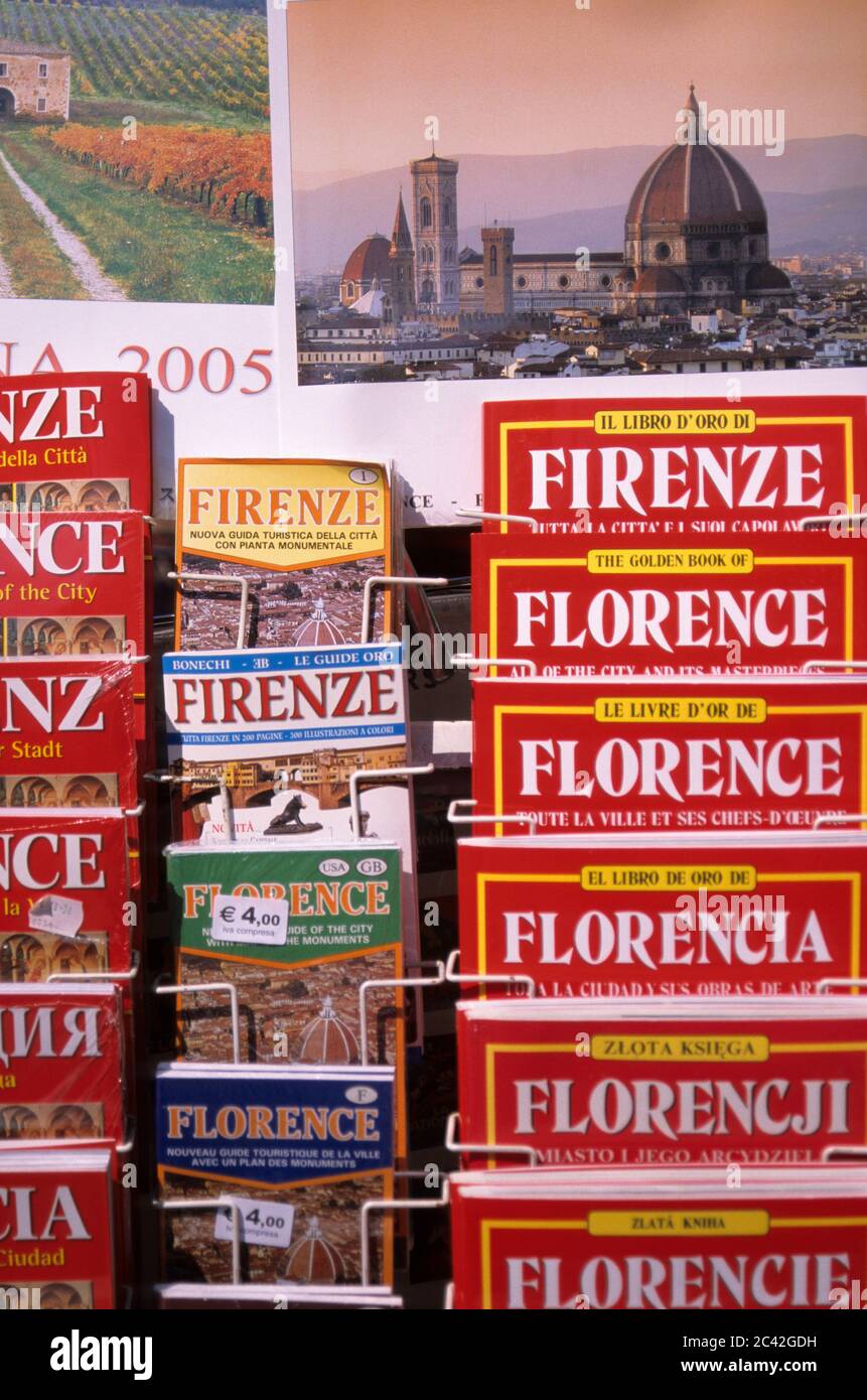 Maps stand hi-res stock photography and images - Alamy