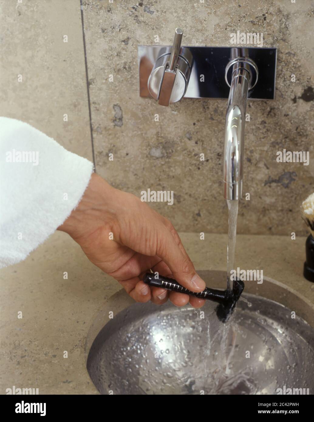 Washing a razor - hygiene - bathroom Stock Photo - Alamy