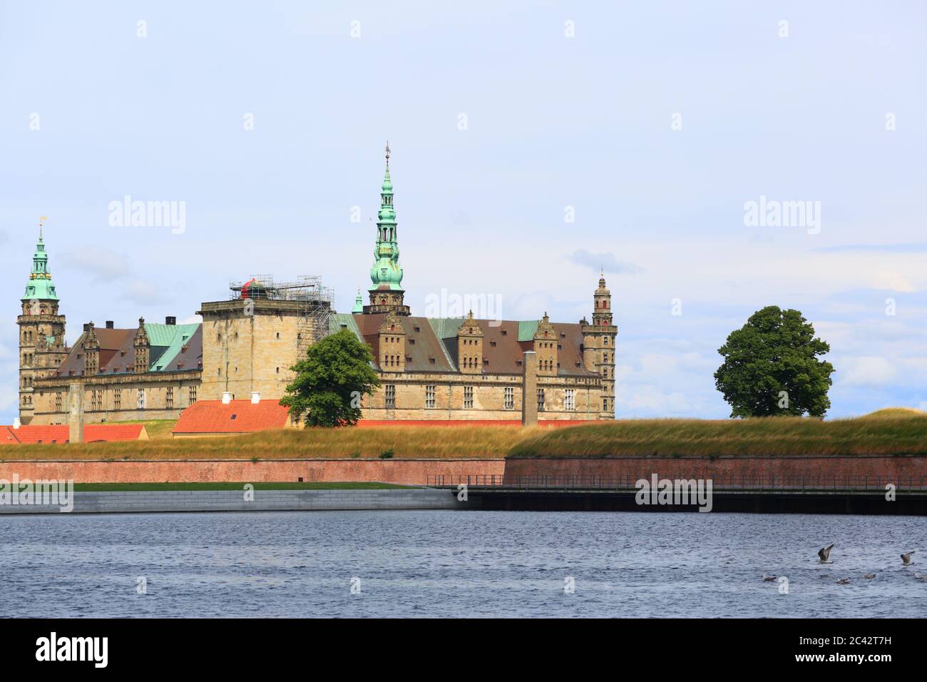 William shakespeare monument kronborg castle hi-res stock photography ...
