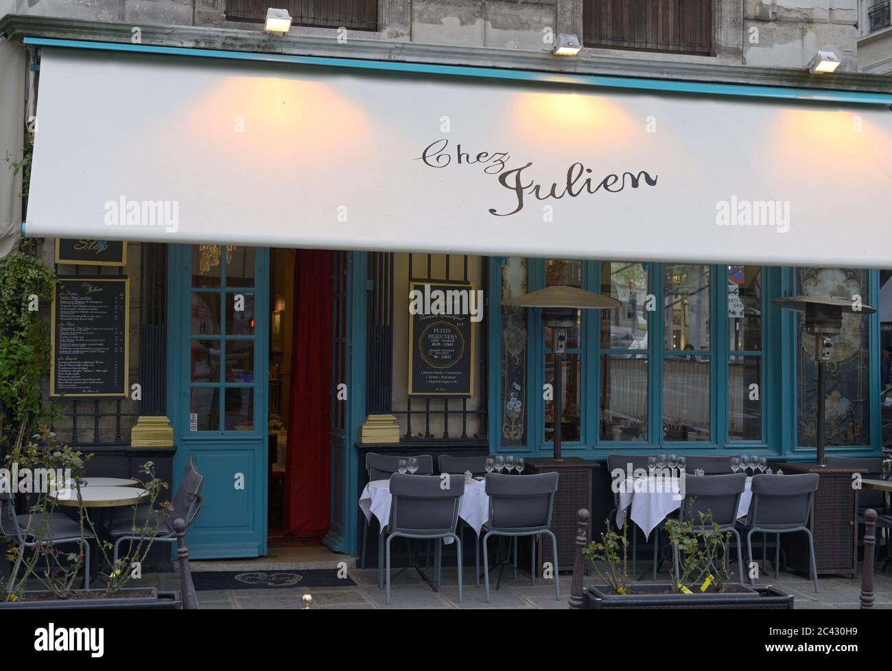 Chez Julien restaurant, Paris FR Stock Photo - Alamy