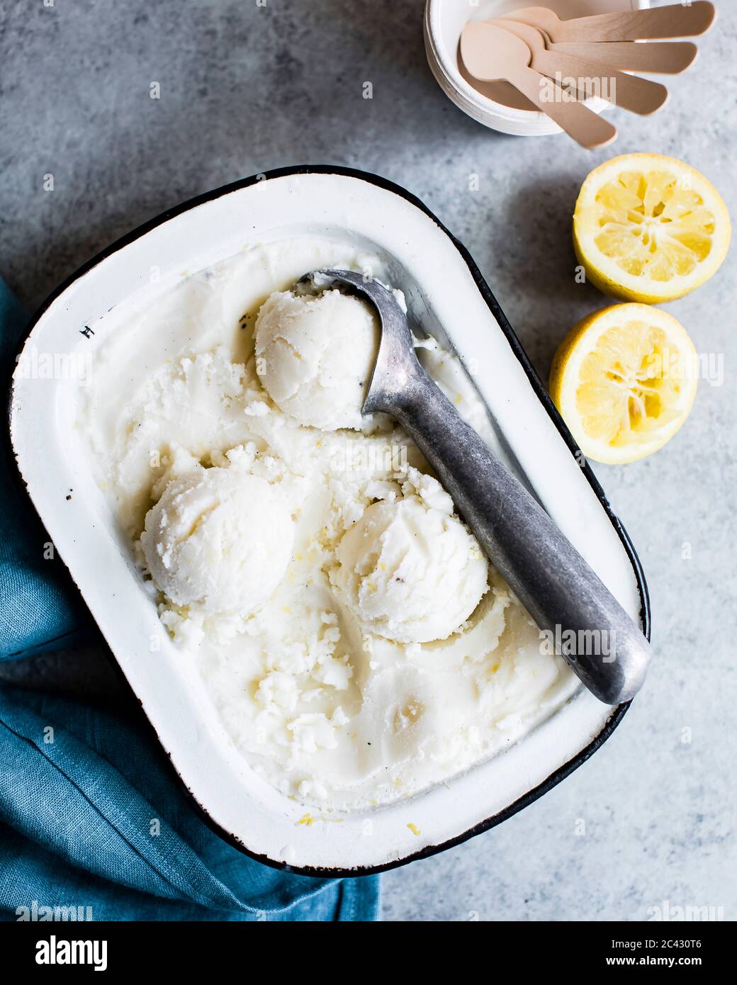 Gelato dish hi-res stock photography and images - Alamy