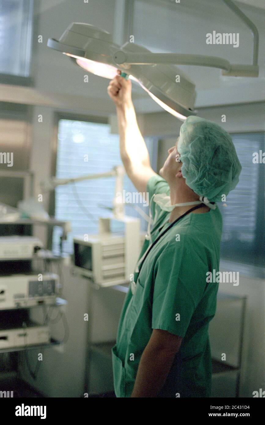 Doctor adjusts lamp - operating room - hospital Stock Photo - Alamy