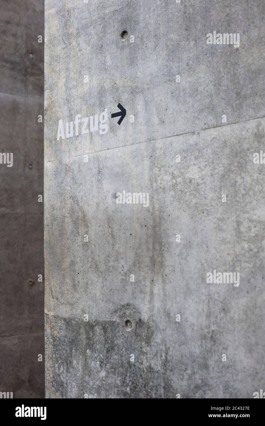 Directional notice hi-res stock photography and images - Alamy