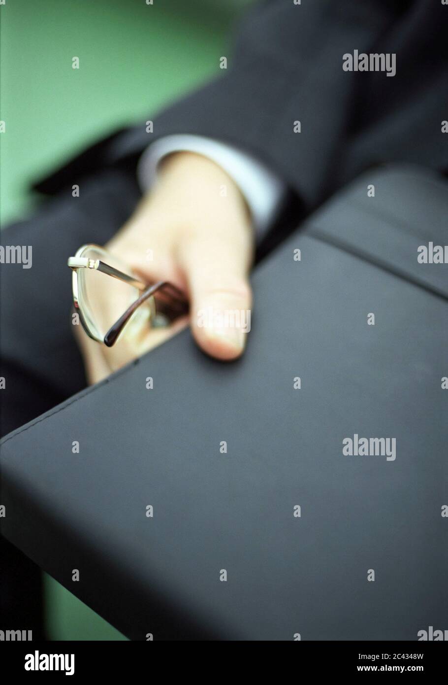 Black man glasses sitting hi-res stock photography and images - Alamy