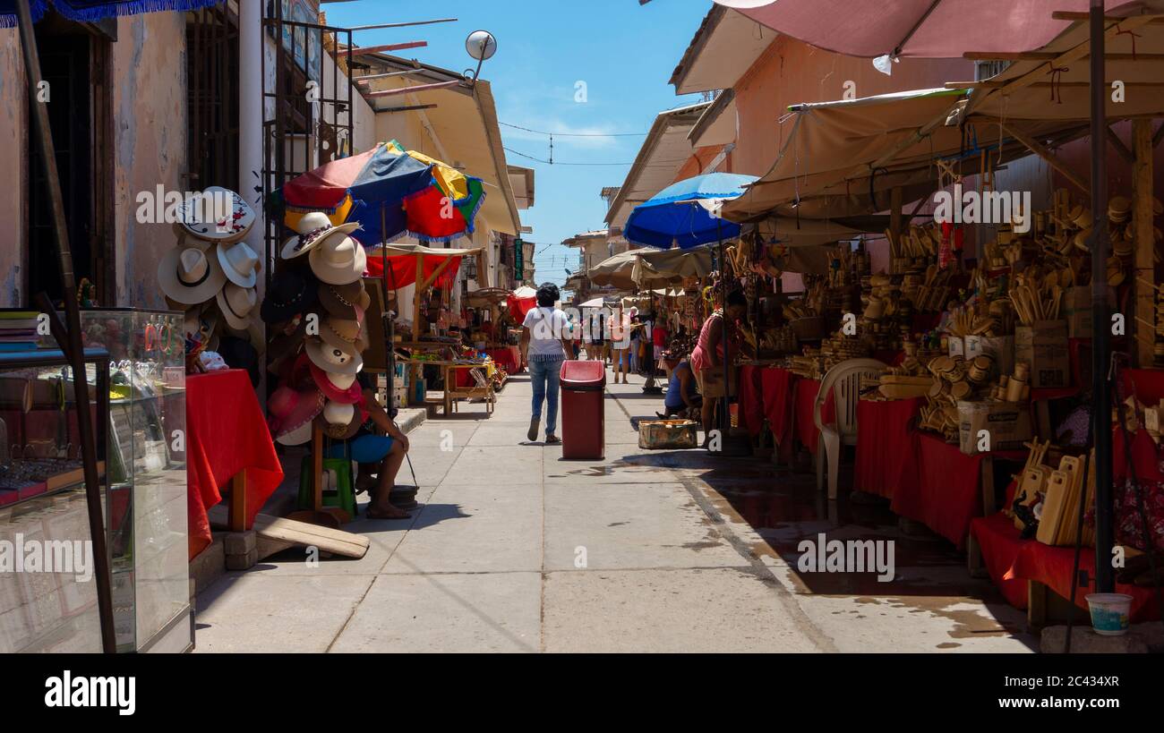 Peru crowd people hi-res stock photography and images - Alamy