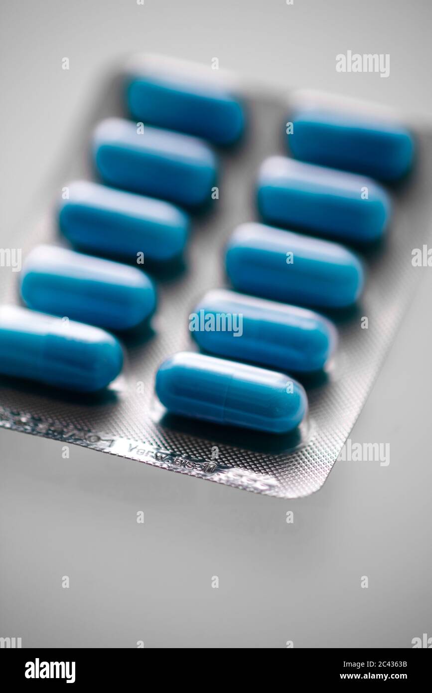 Capsules packed in a blister pack Stock Photo - Alamy