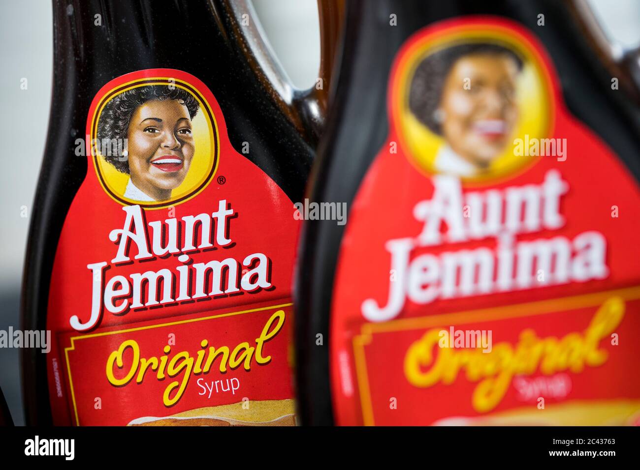 Bottles of Aunt Jemima Syrup Stock Photo - Alamy