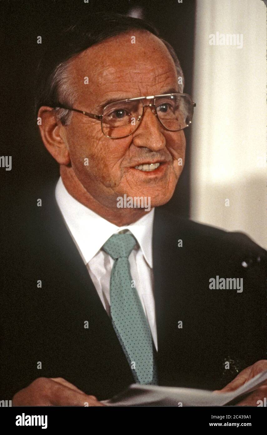 Irish prime minister taoiseach albert reynolds hi-res stock photography ...