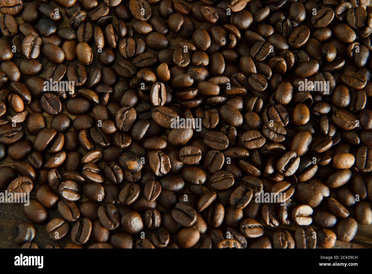 Coffee beans. Grains texture. Top view Stock Photo - Alamy