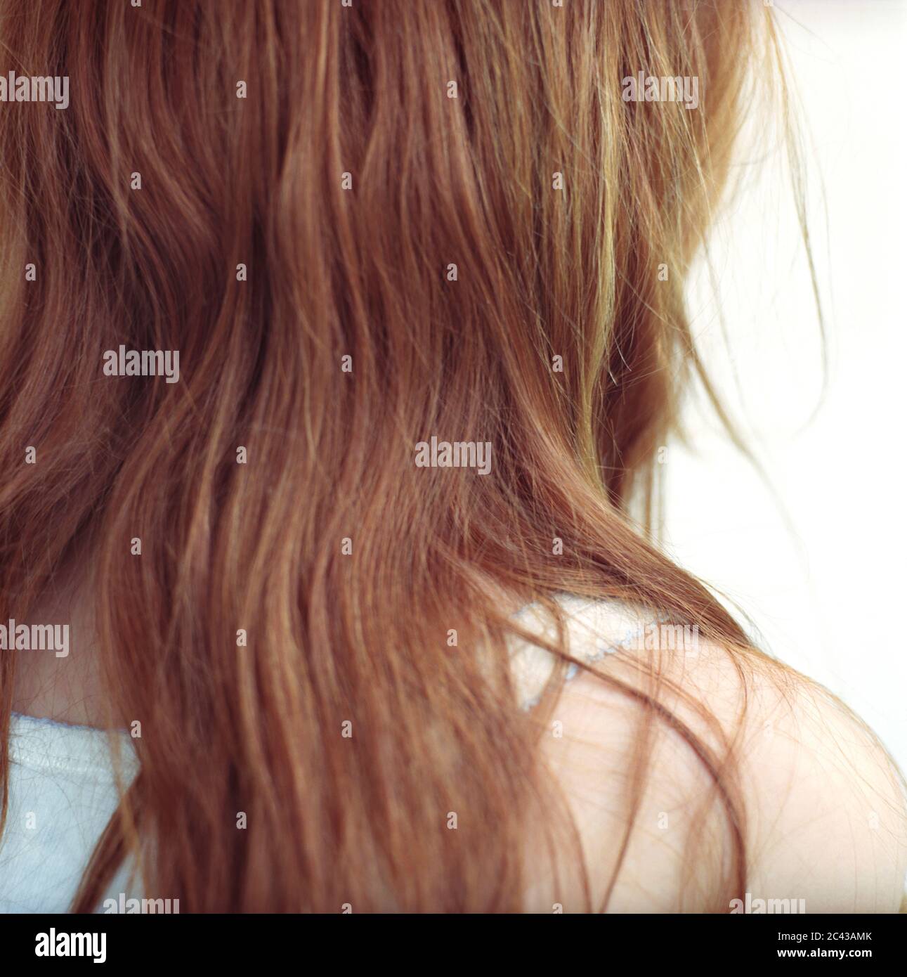 Hair falls over the shoulder hi-res stock photography and images - Alamy