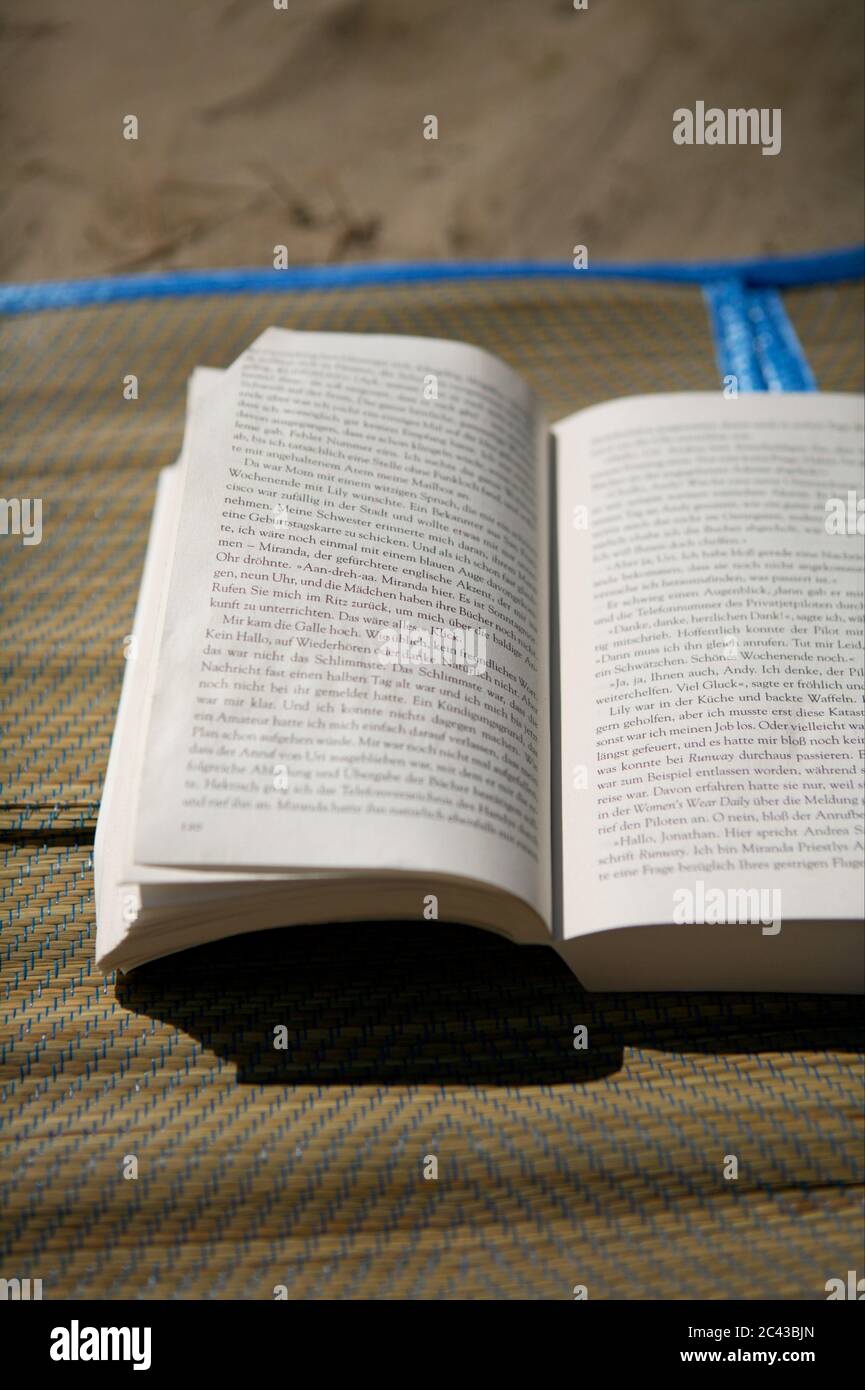 Open book on beach mat hi-res stock photography and images - Alamy