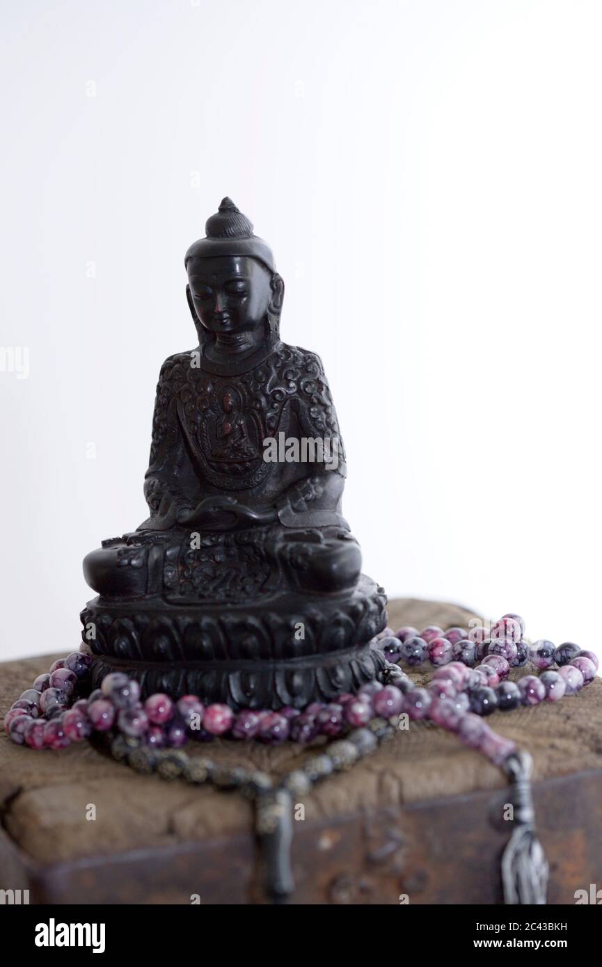 Buddha statue prayer beads hi-res stock photography and images - Alamy