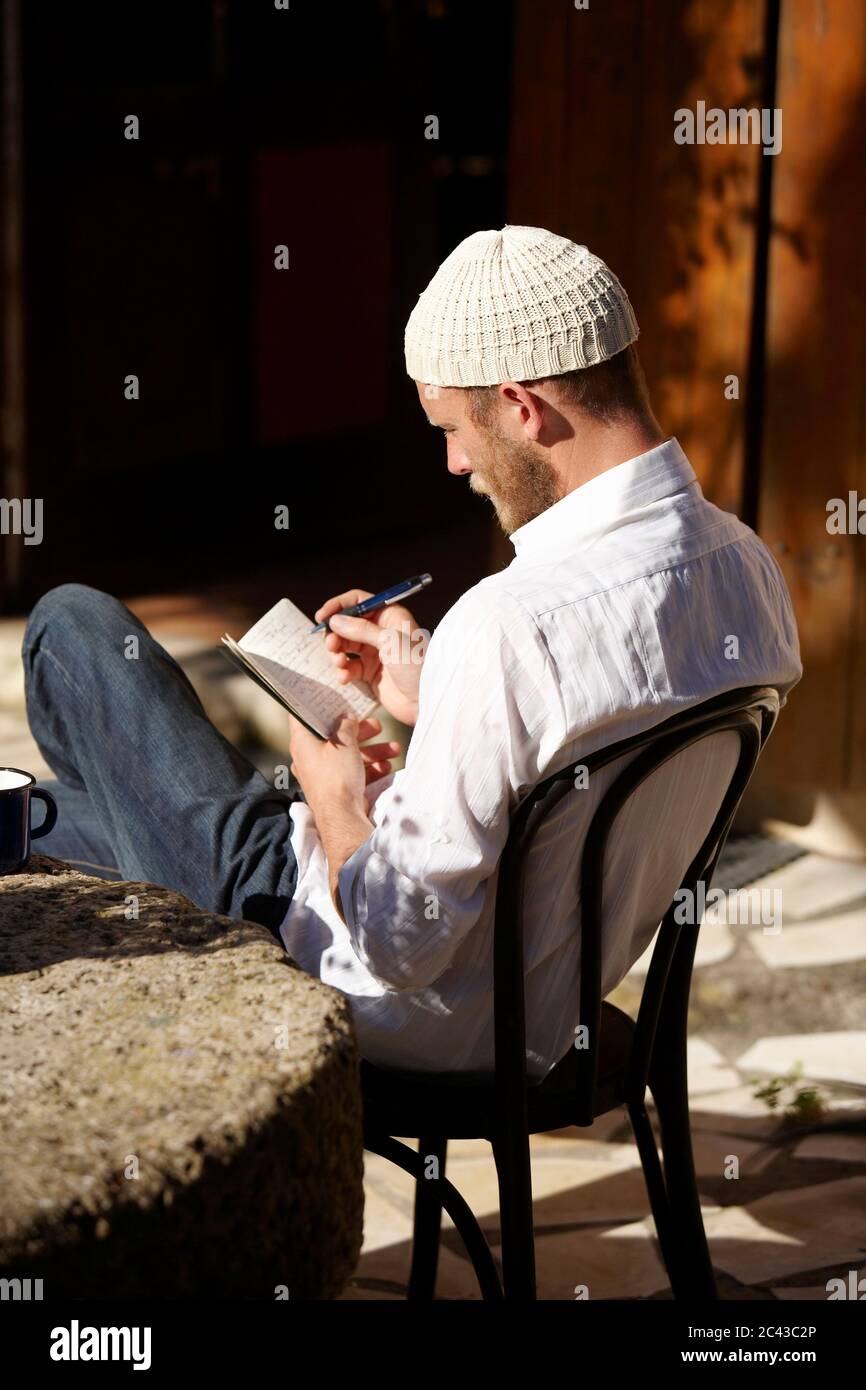 Hand man takes notes hi-res stock photography and images - Alamy