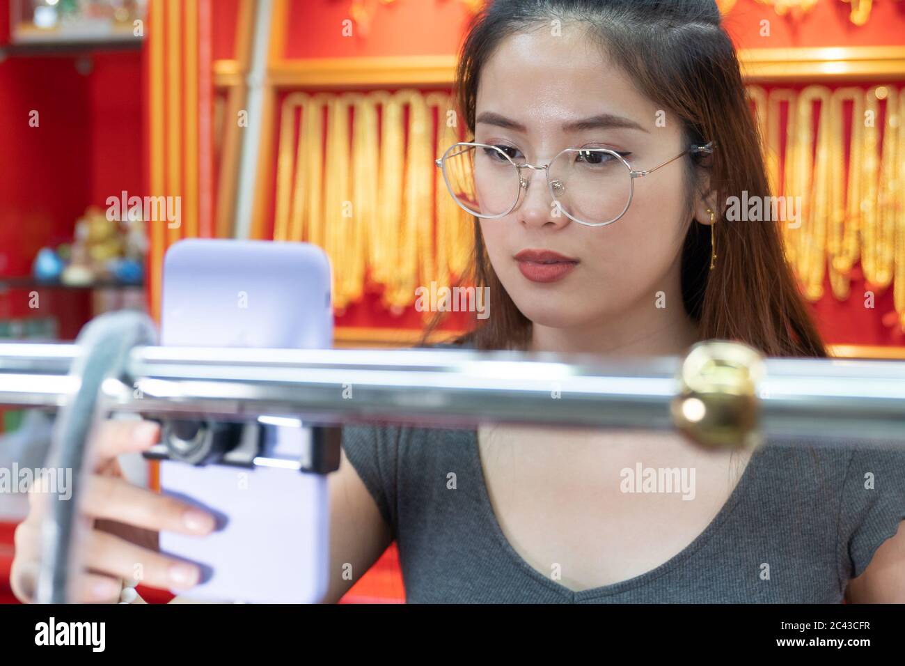 Woman jewellery shop selling gold hi-res stock photography and images ...