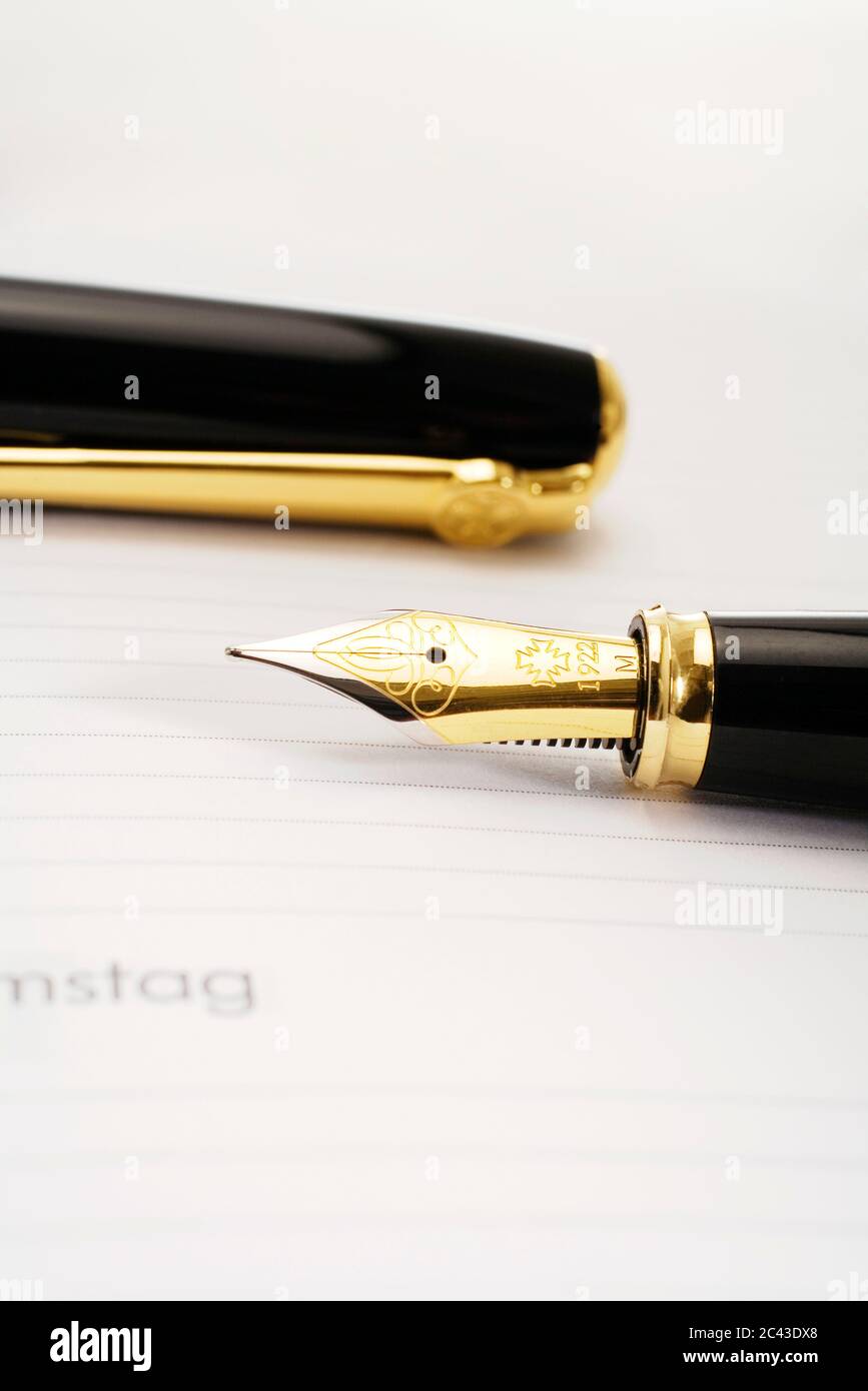Close-ups of a fountain pen Stock Photo - Alamy