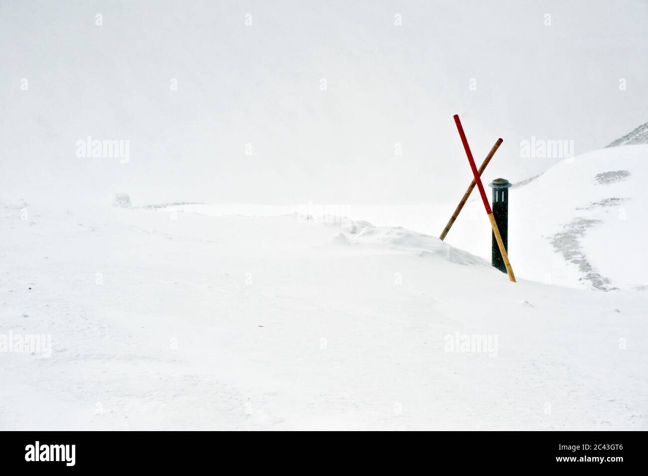 Slope marking hi-res stock photography and images - Alamy
