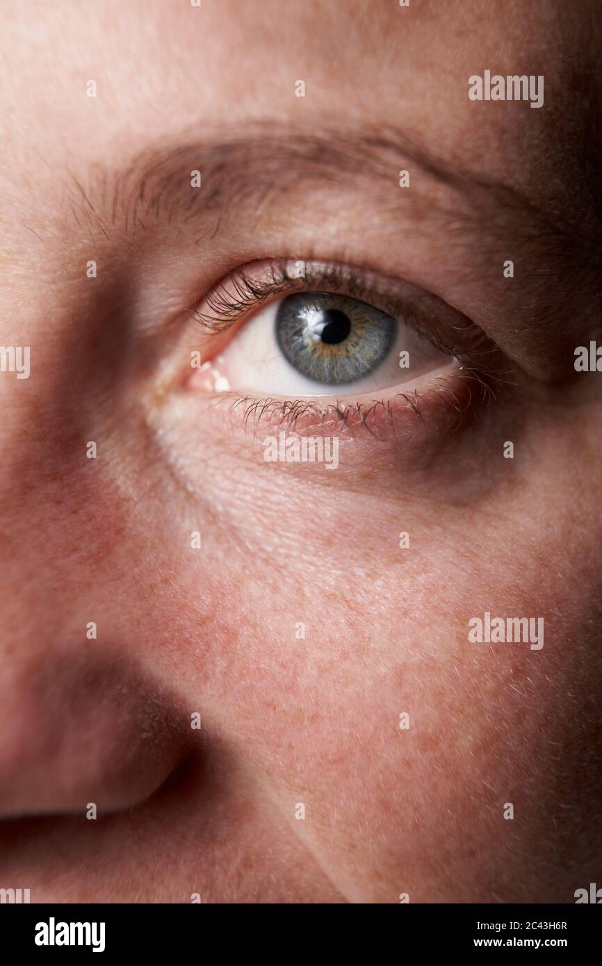 A single human eye hi-res stock photography and images - Alamy