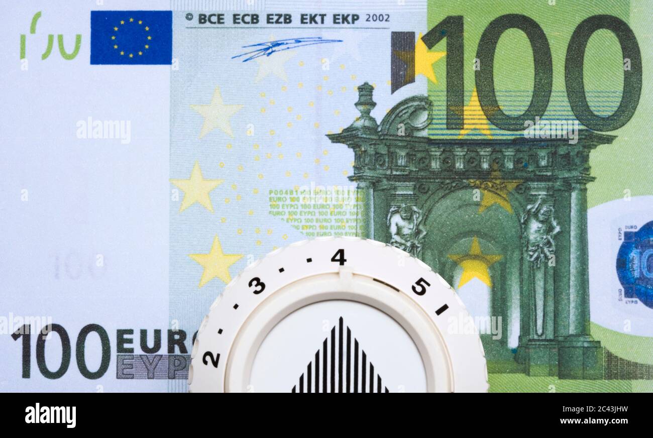 Button on a hundred euro bill Stock Photo - Alamy