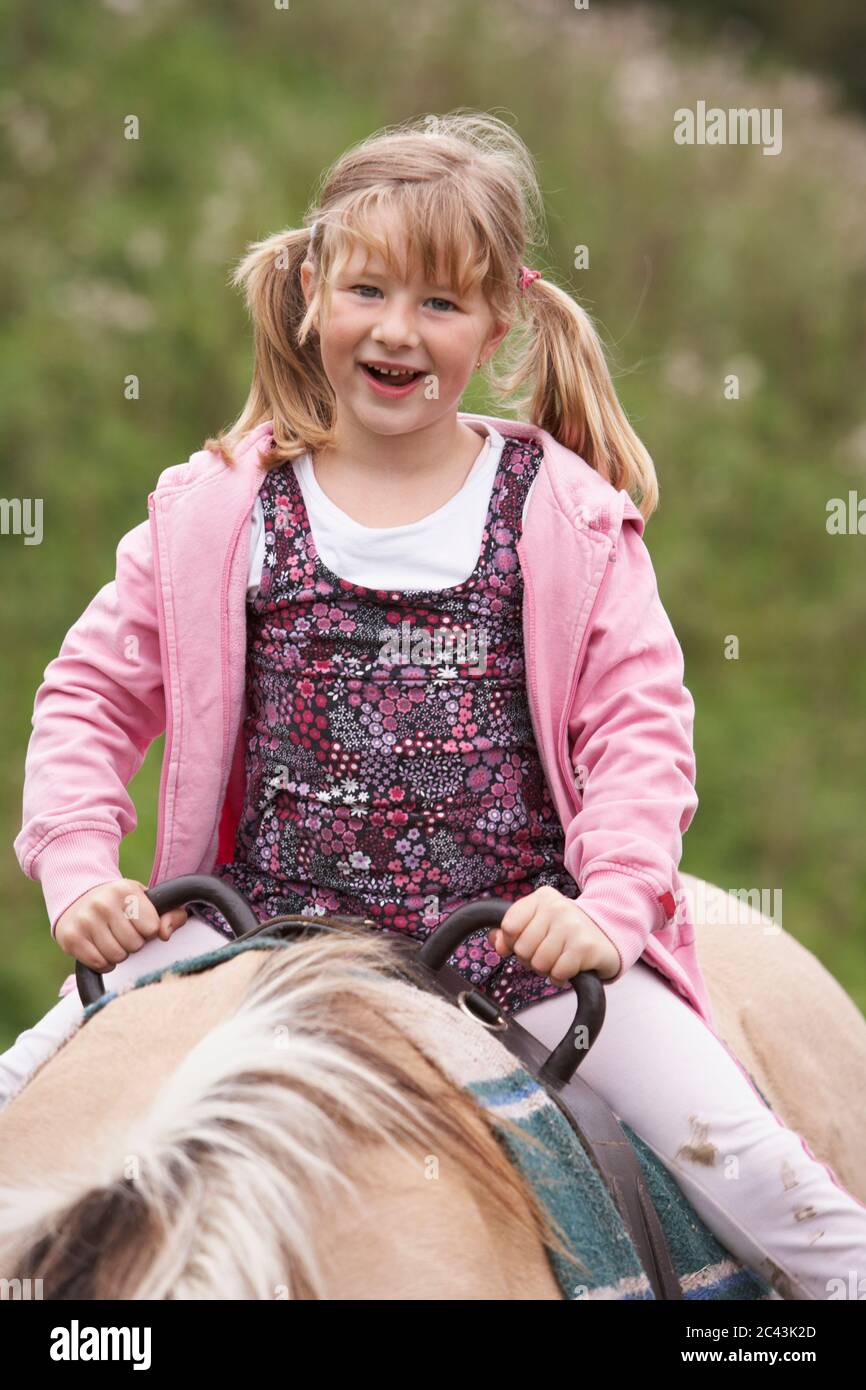 Primary school children horse riding hi-res stock photography and ...