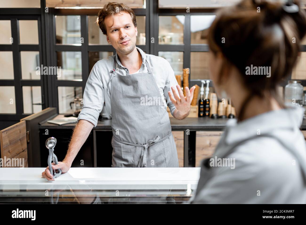 Salesman talking customer hi-res stock photography and images - Alamy