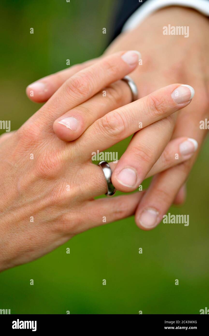 Two hands with wedding rings Stock Photo - Alamy