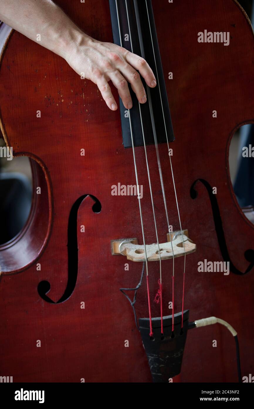 Man plays the cello hi-res stock photography and images - Alamy
