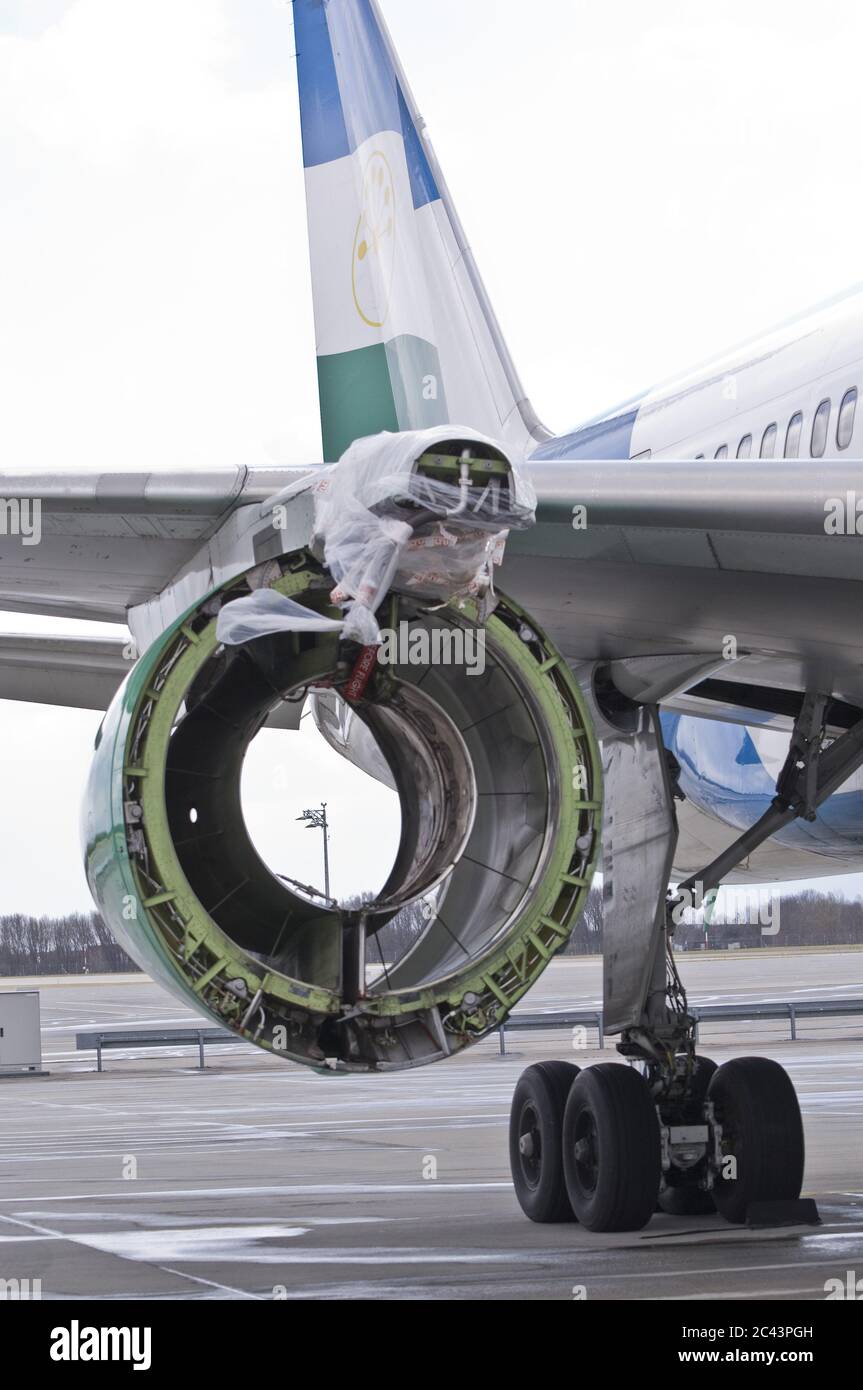 Airplane with no engine Stock Photo - Alamy