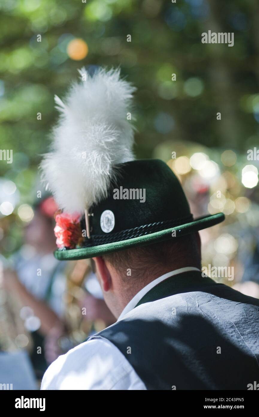Man wearing traditional german hat hi-res stock photography and images ...