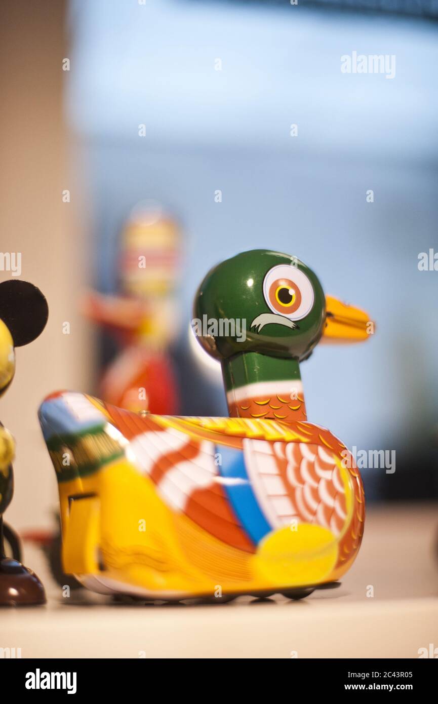 Duck figure hi-res stock photography and images - Alamy