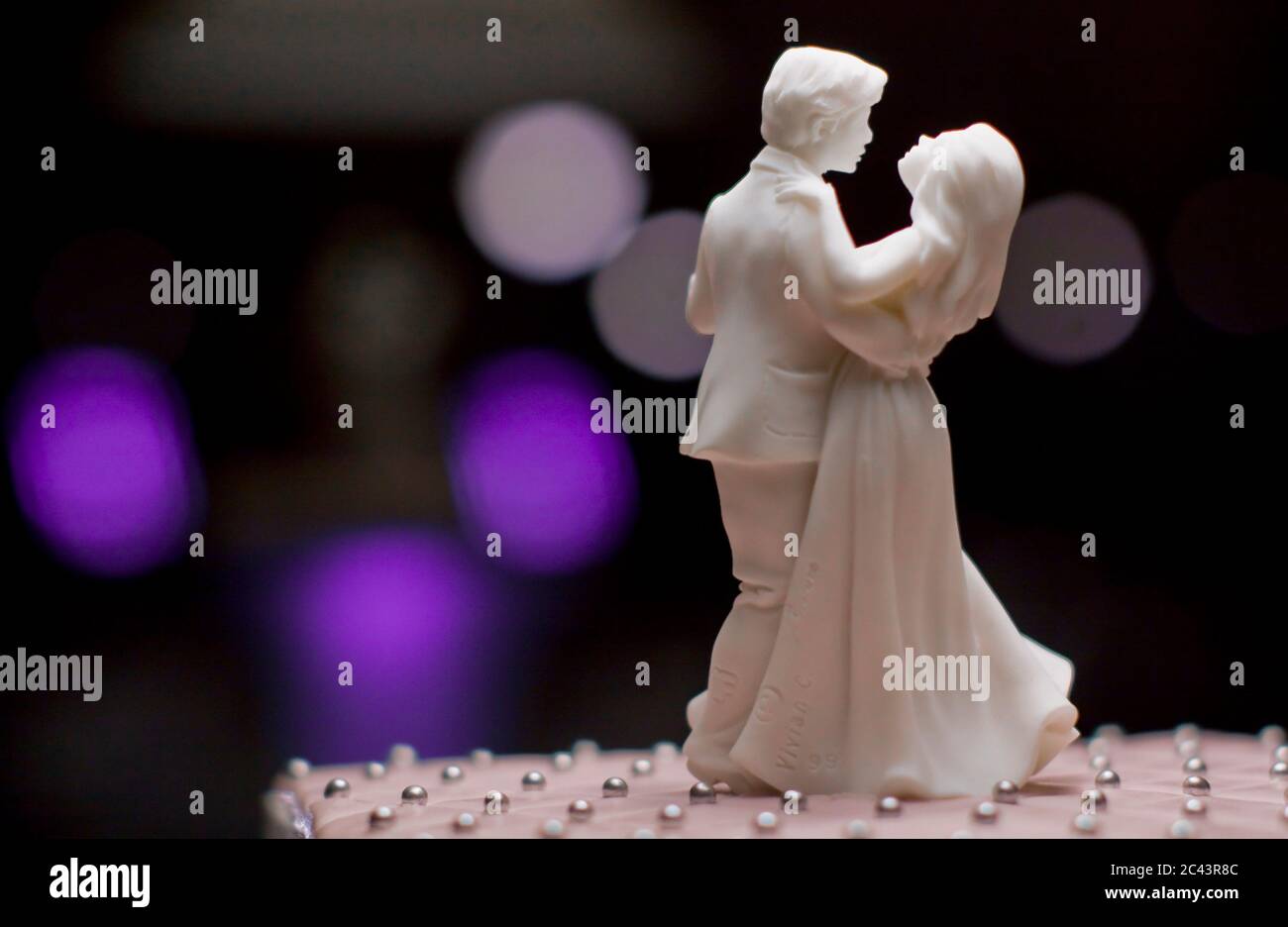 Dancing couple figures hi-res stock photography and images - Alamy