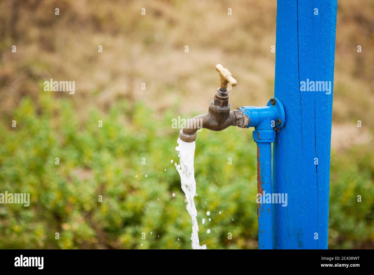 Water flows from tap close hi-res stock photography and images - Alamy