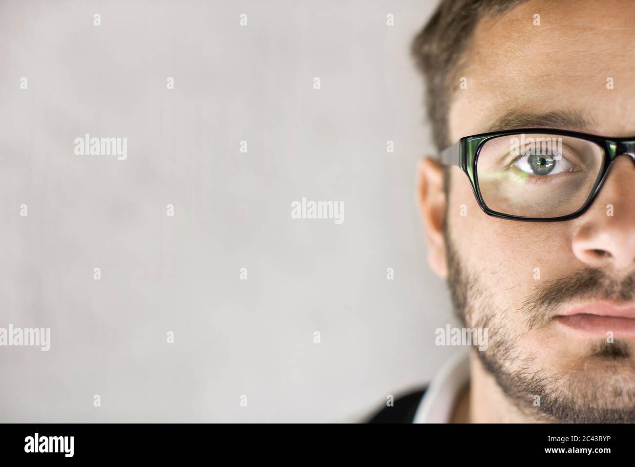 Serious man with full beard and glasses Stock Photo - Alamy