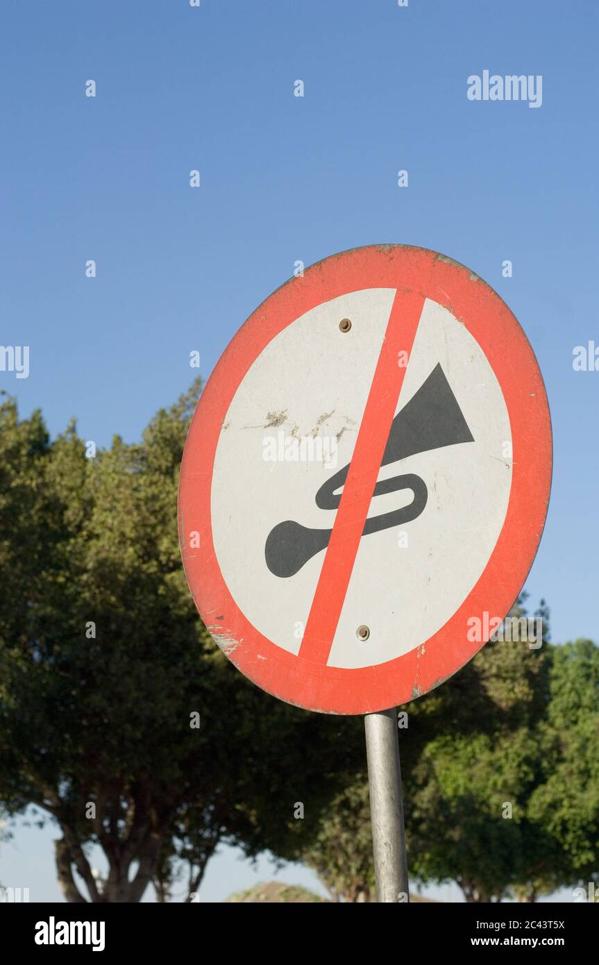 Auto horn hi-res stock photography and images - Alamy