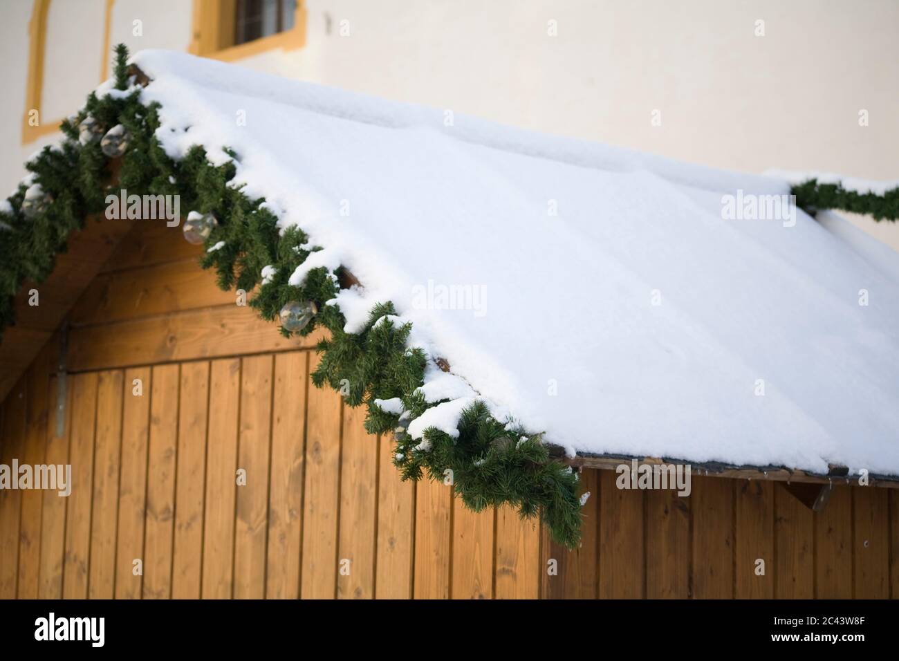 Closed booth at a Christmas market Stock Photo - Alamy