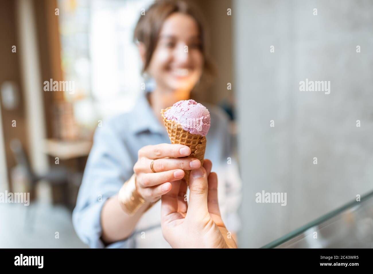 Man selling ice cream for a young woman Stock Photo - Alamy