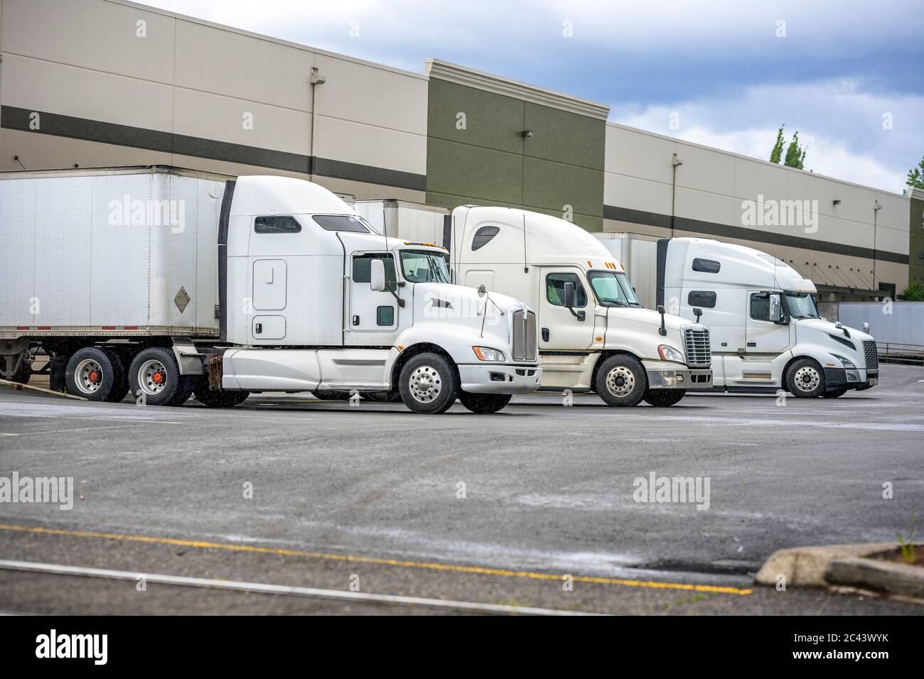 Dry dock gate hi-res stock photography and images - Alamy