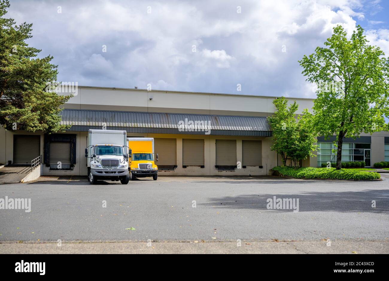 Logistic warehouse gates hi-res stock photography and images - Alamy
