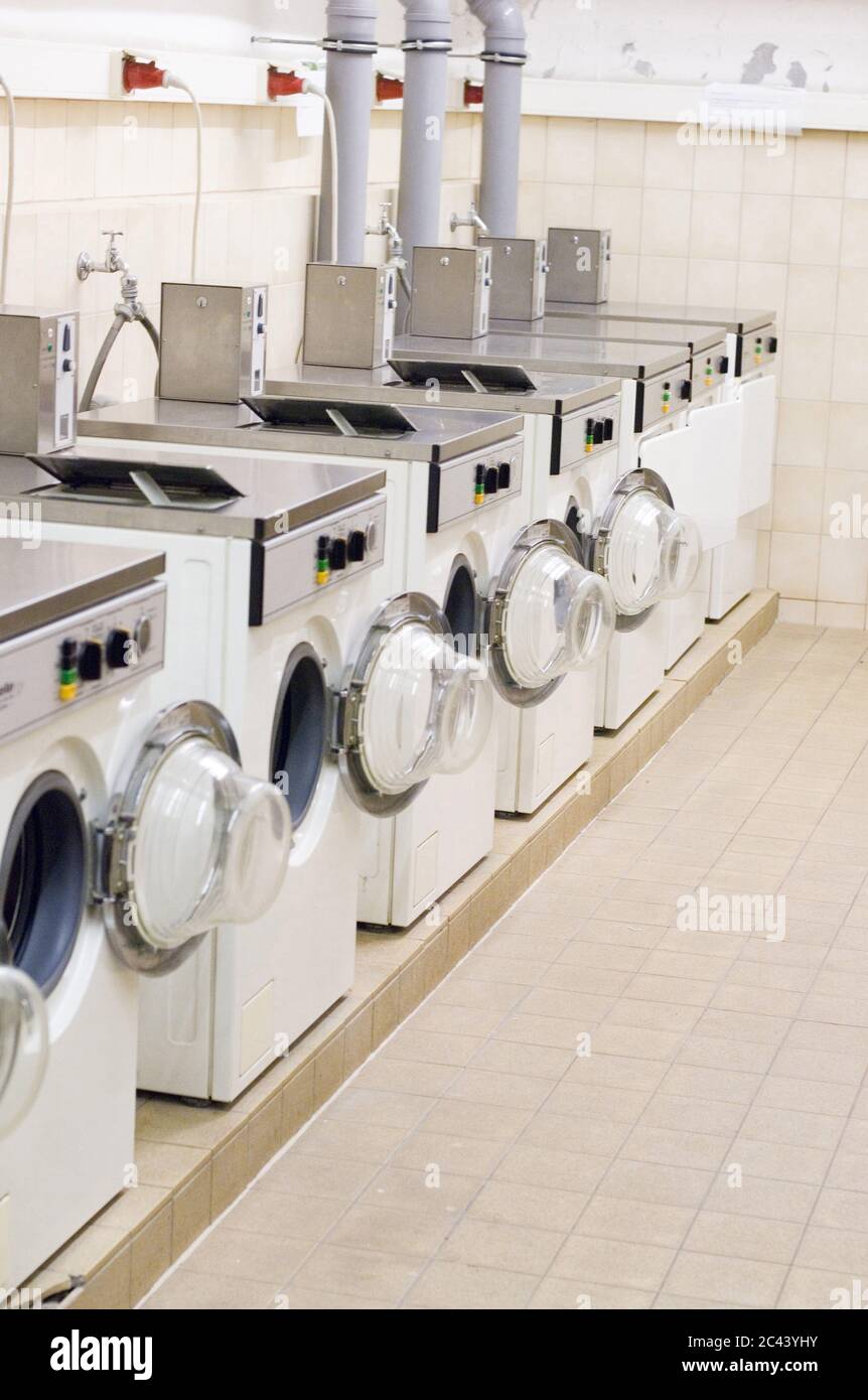 Self service laundromat in hi-res stock photography and images - Alamy