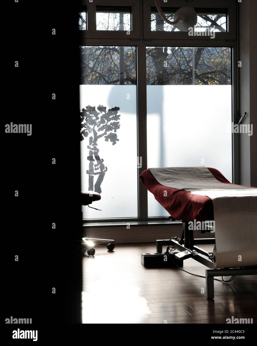 Empty doctor's office Stock Photo - Alamy