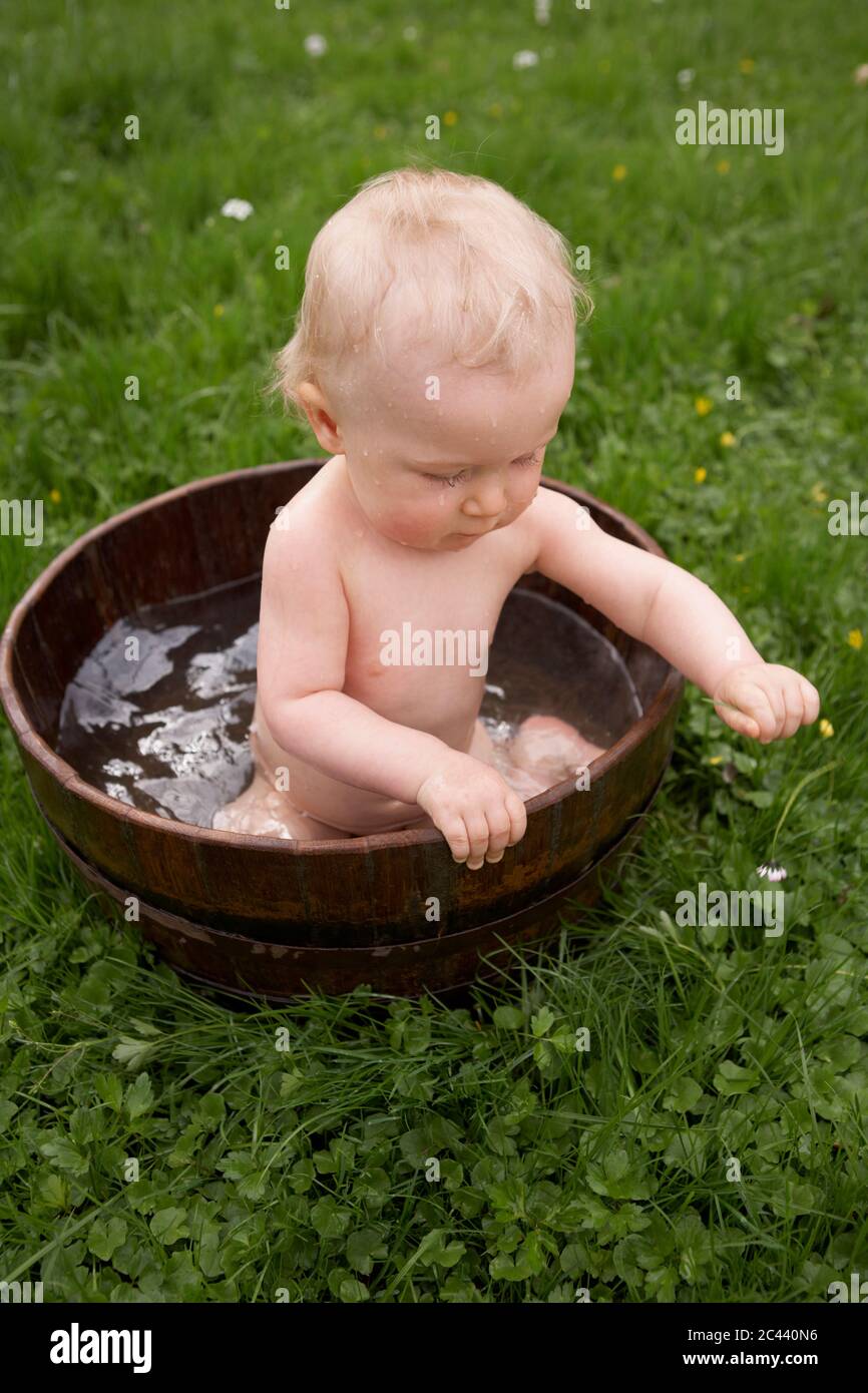 Baby tub water hi-res stock photography and images - Alamy