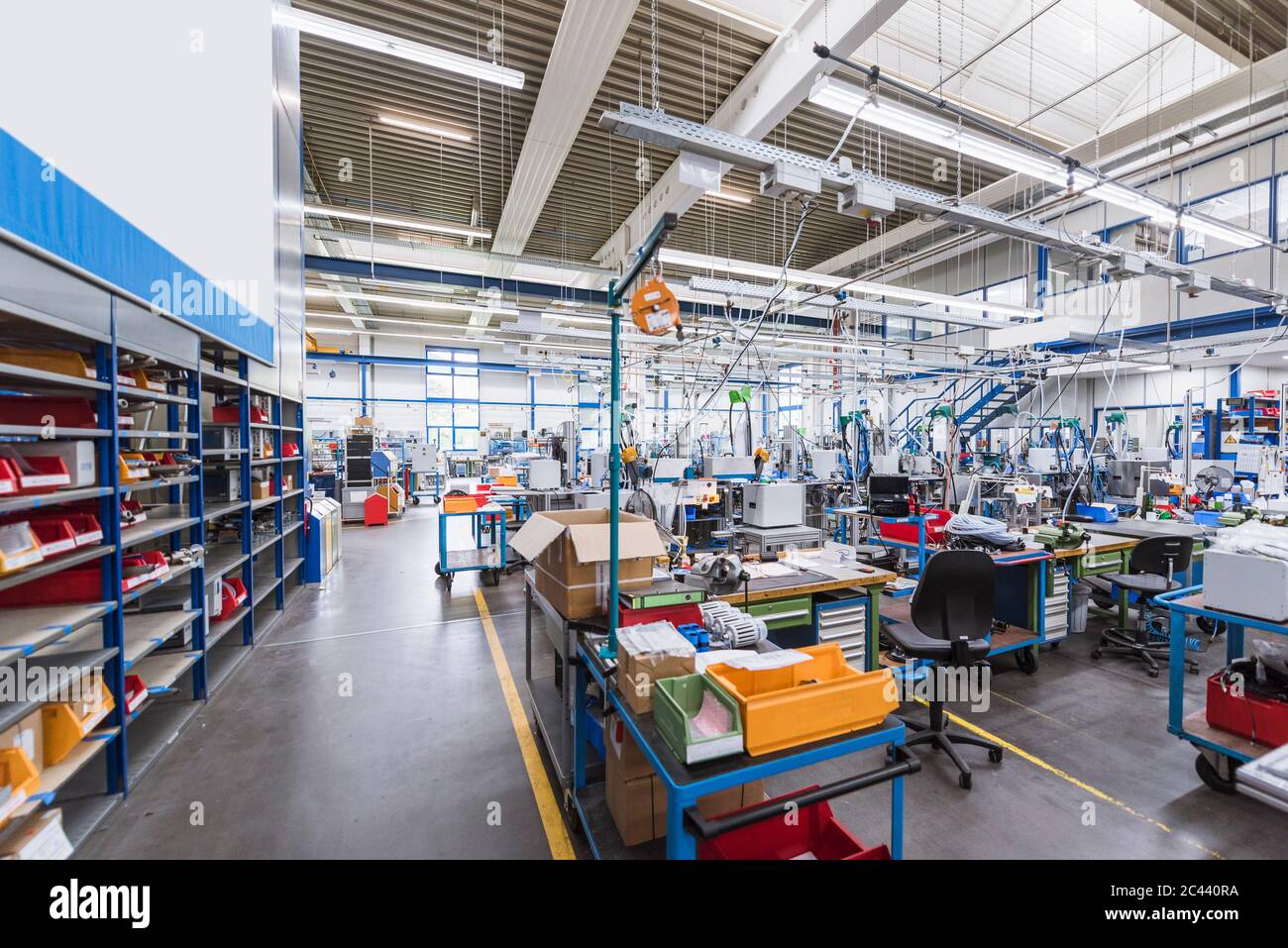 Empty factory floor hi-res stock photography and images - Alamy