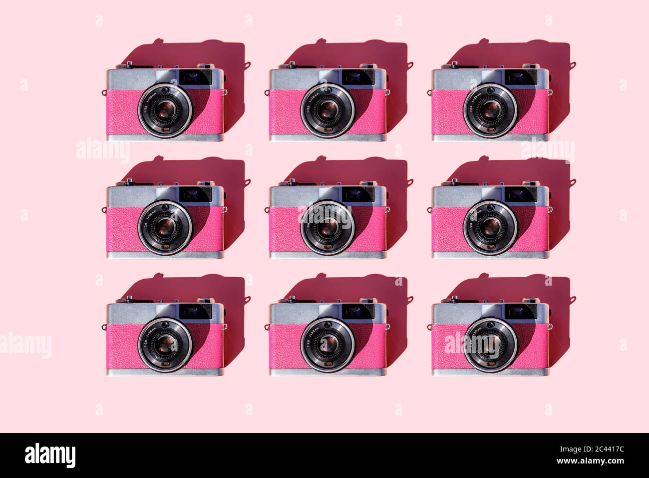Pattern of rows of vintage analog cameras Stock Photo - Alamy