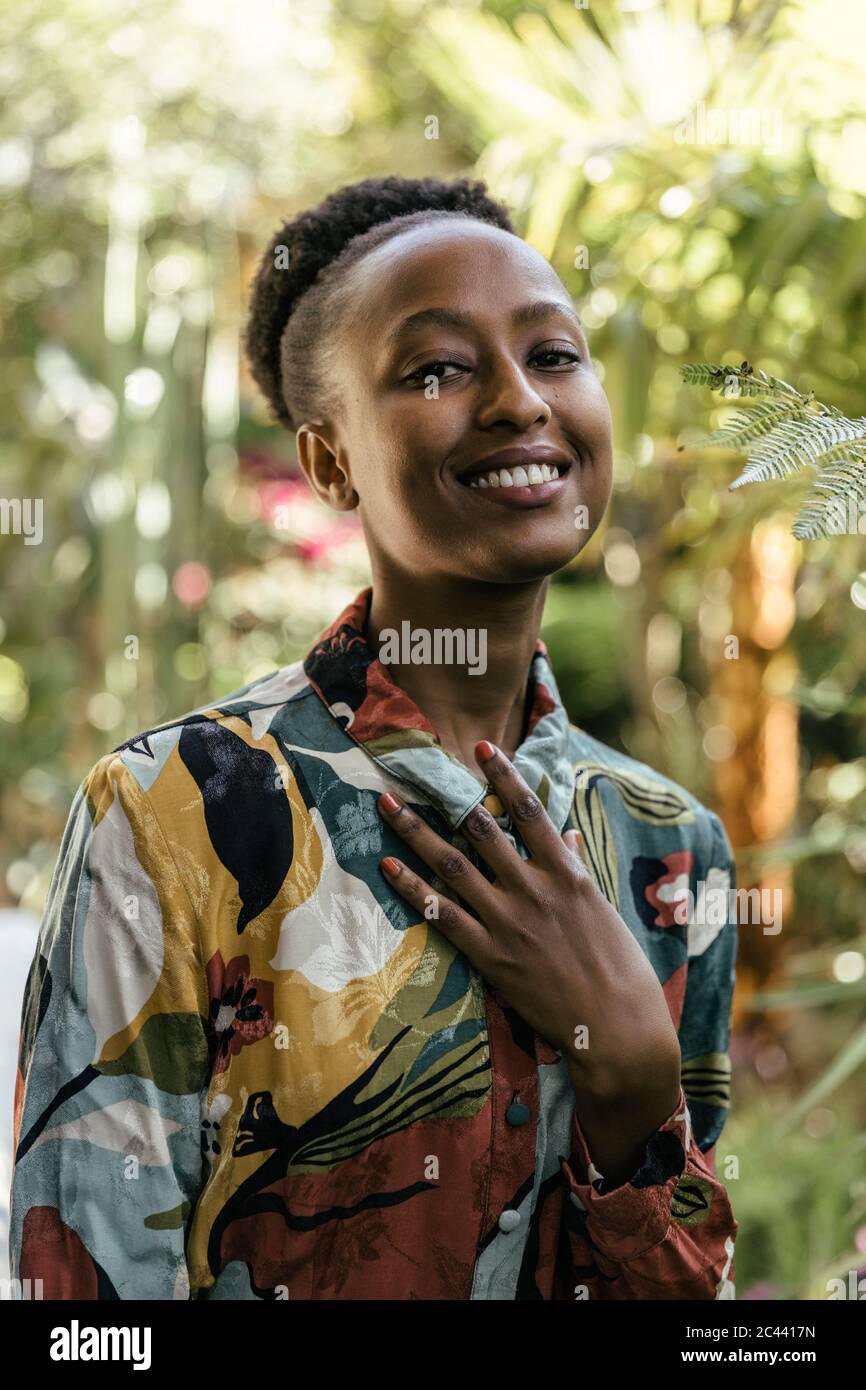 Portrait beautiful young multi hi-res stock photography and images - Alamy