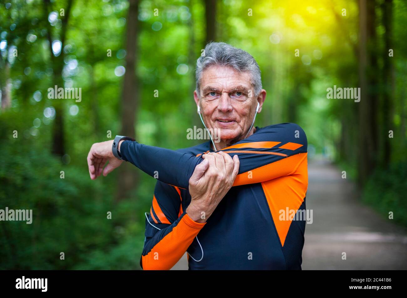 Elderly people active hi-res stock photography and images - Alamy