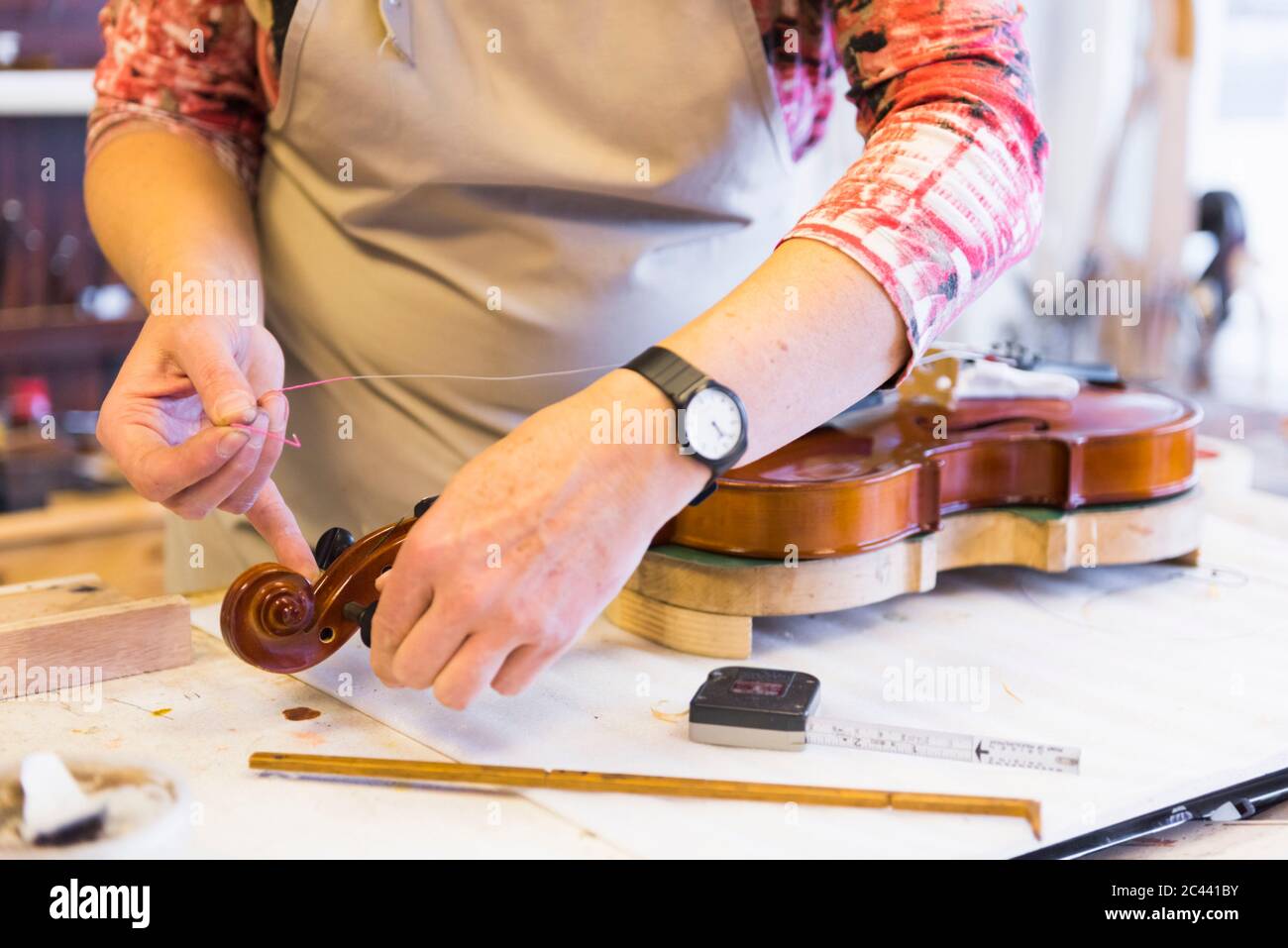Female violin maker hi-res stock photography and images - Alamy